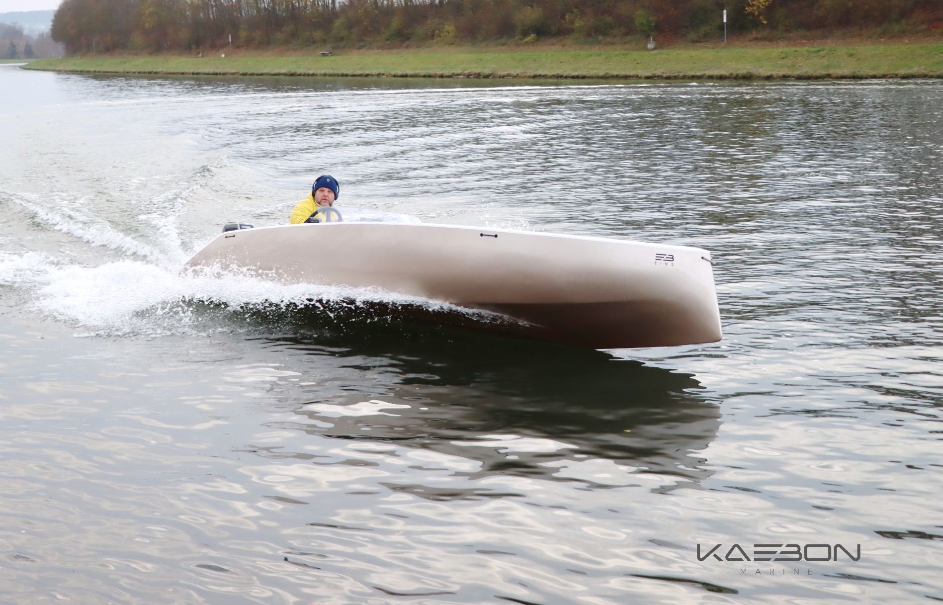 Vollkarbon-Elektroboot EB EINS - Performance, Luxus, Design