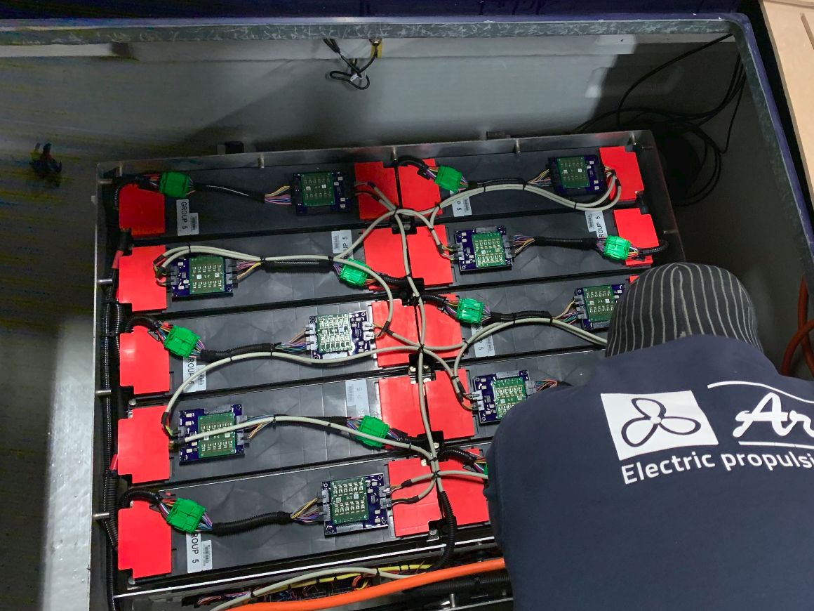 PureVolt Yachts - elektrisches Chaseboot. Sportliche Eleganz, modernste ...