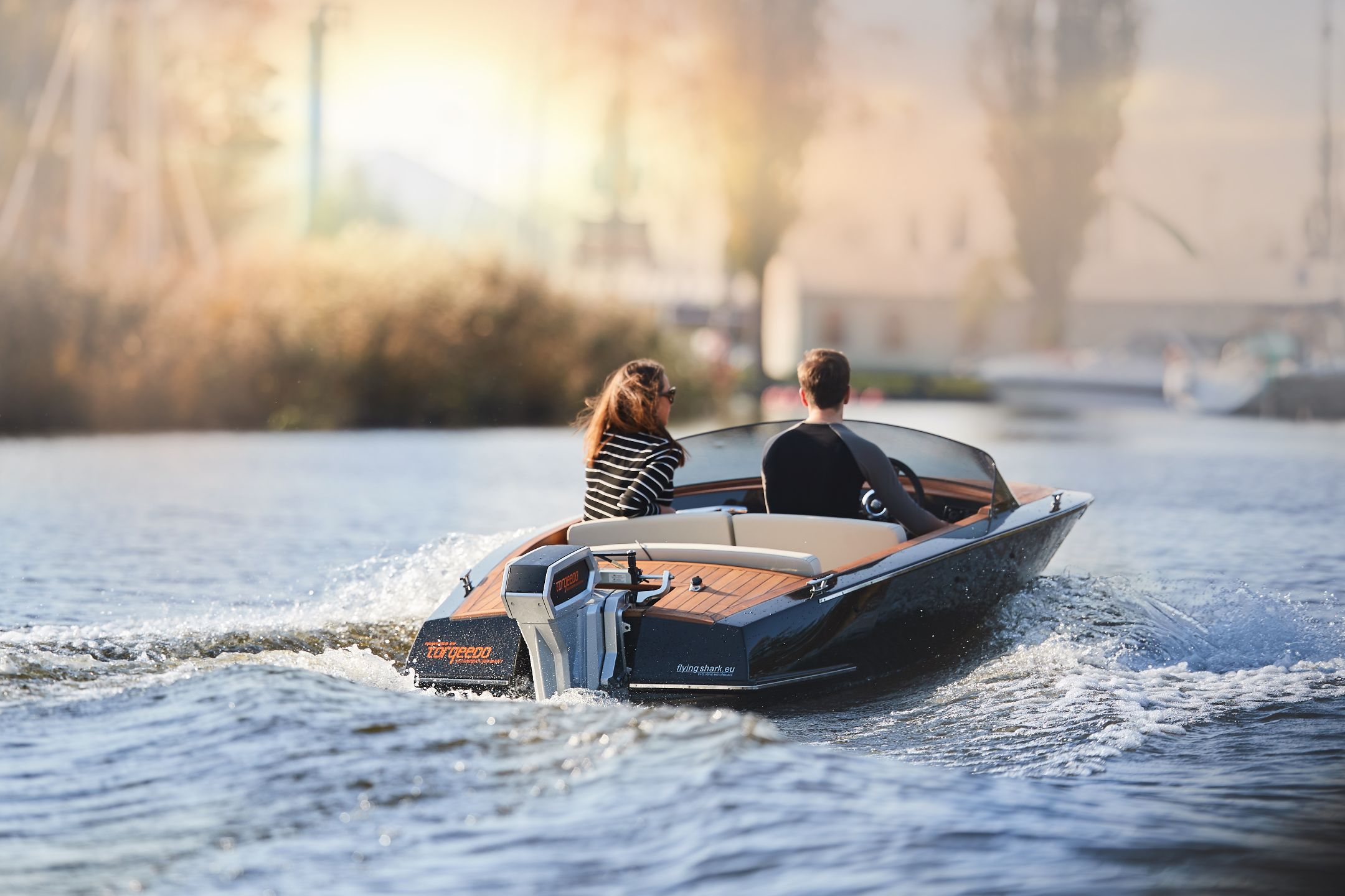 PureVolt Yachts - sportliches Elektroboot kaufen, elektrisches Sportboot