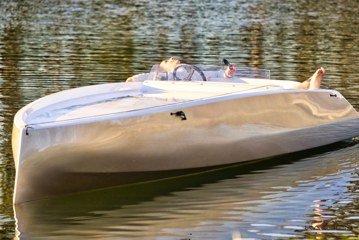 Vollkarbon-Elektroboot EB EINS - Performance, Luxus, Design