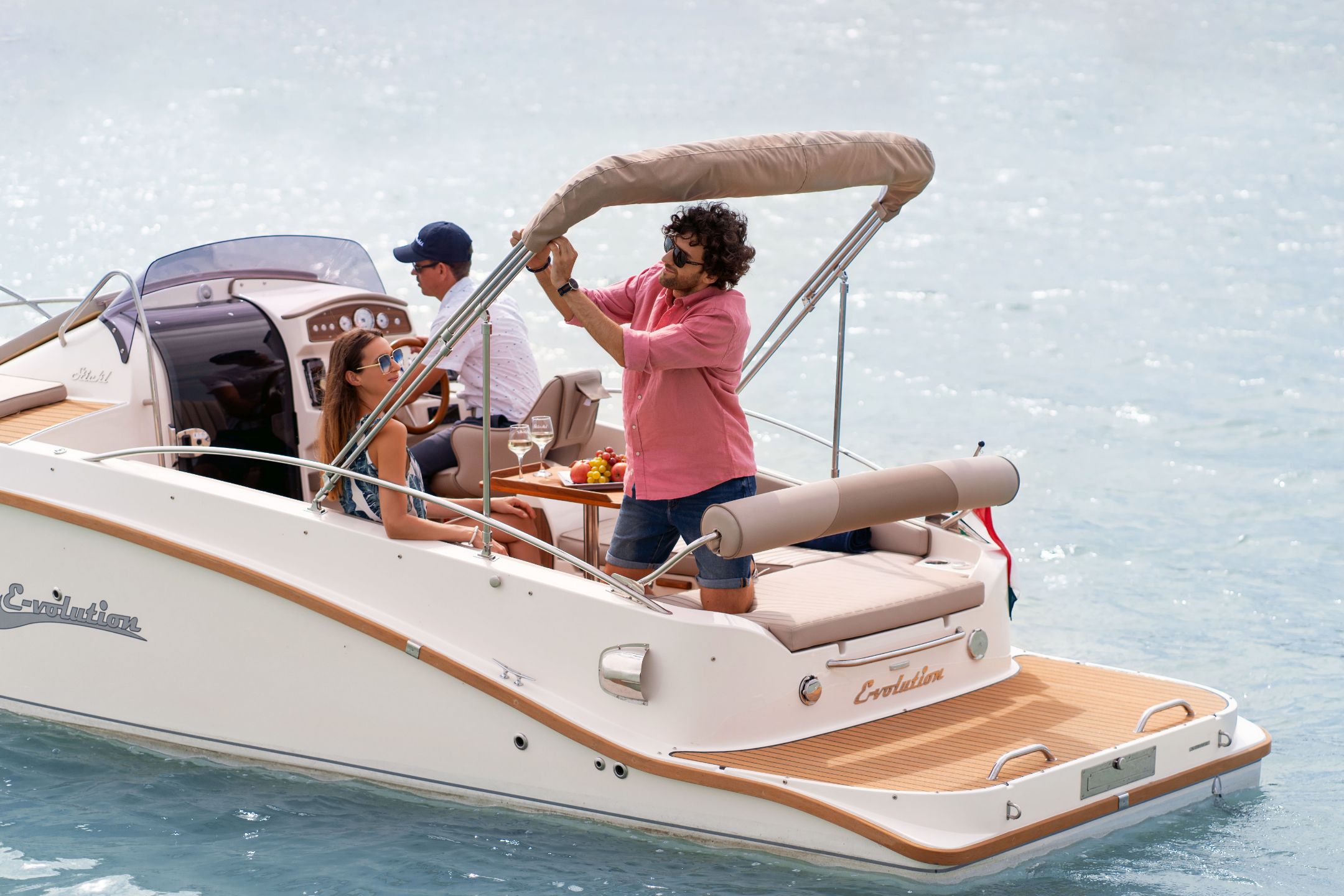 PureVolt Yachts - praktische Elektroboote mit Kabine